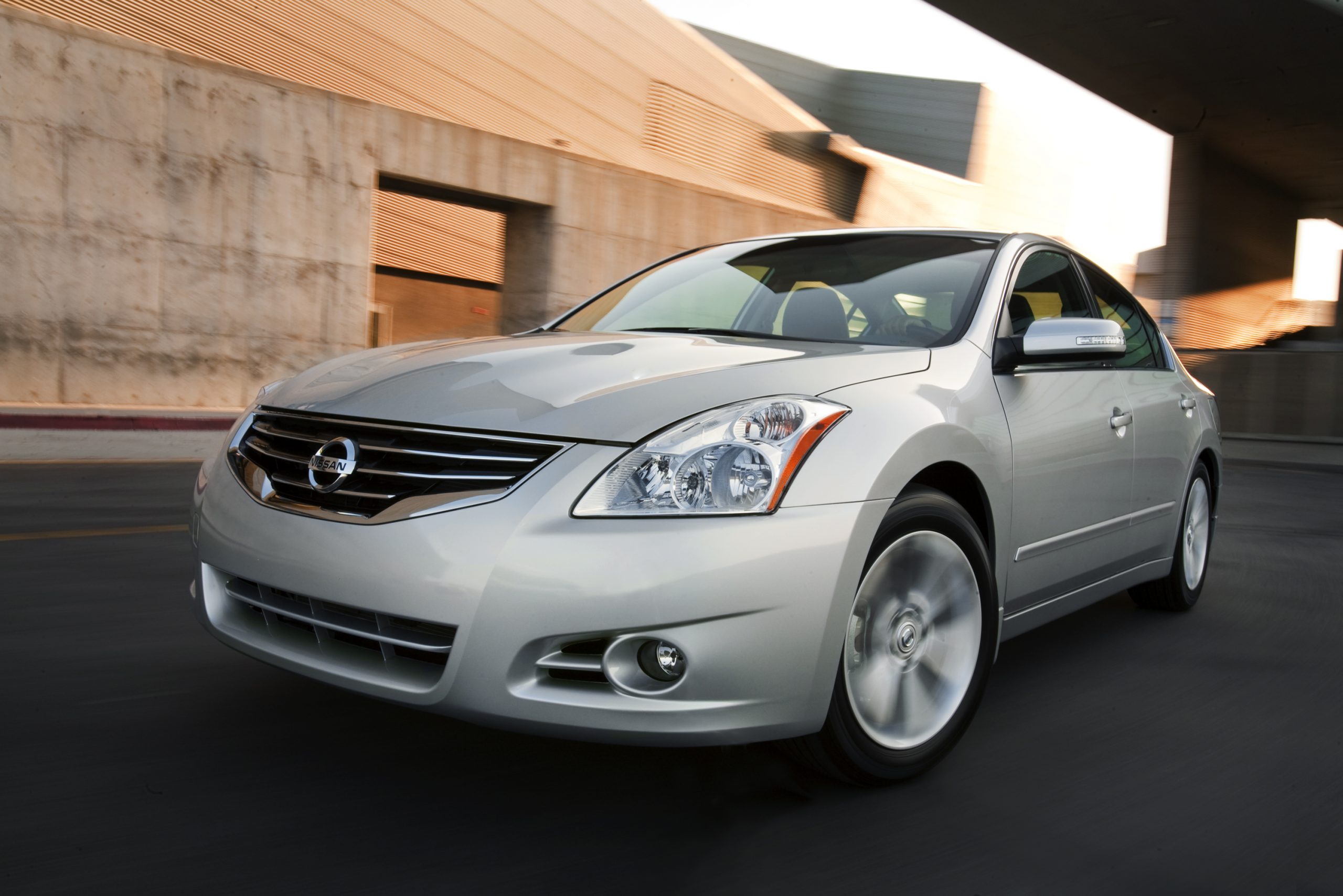 Driven: 2010 Nissan Altima 3.5 SR - Winding Road Magazine